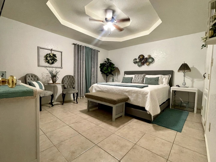Spacious King Suite Retreat | Patio | Sleeps 6+ - Mission, TX