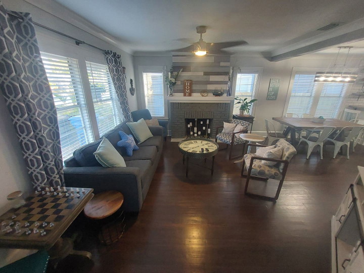 Ocean Breeze Bungalow - St. Petersburg, FL