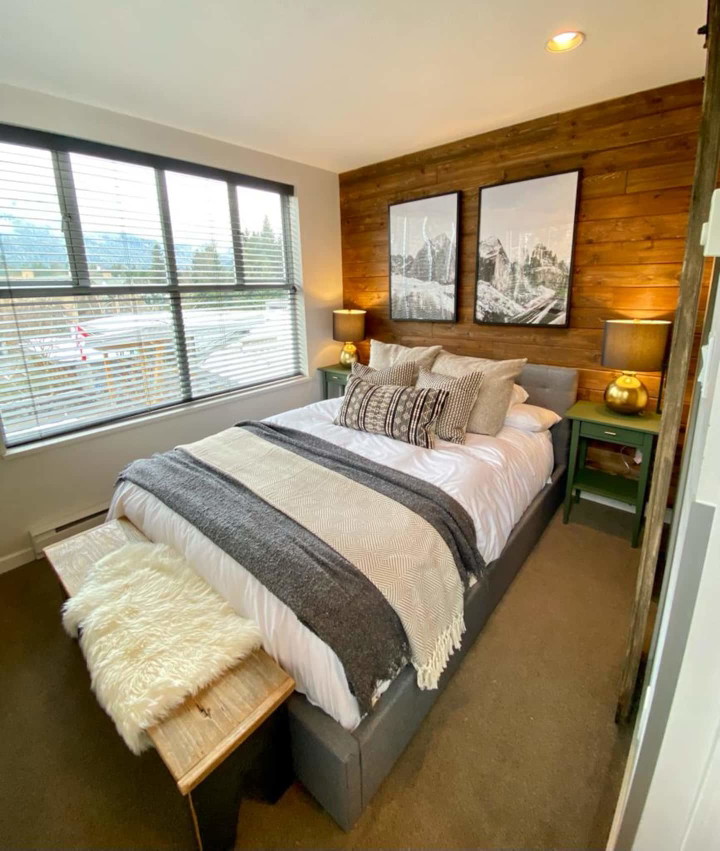 Stunning Deer Lodge Condo In Town Centre At The Olympic Rings - Whistler Blackcomb