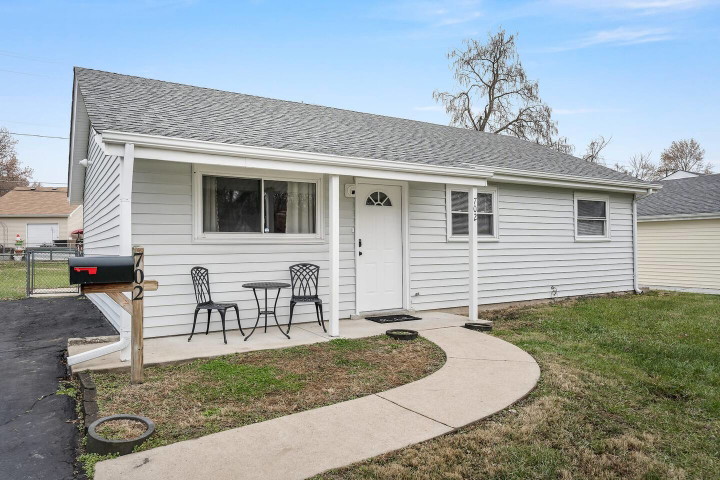Blair's Charming 3 Bedroom House In O'fallon - O'Fallon, MO