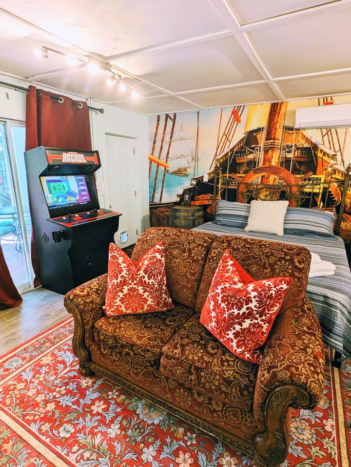 The Captain's Quarters - Foley, AL