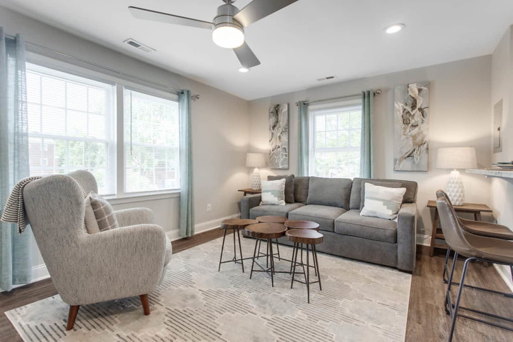Newly Renovated & Modern 1br Condo - Unit 4 - Falls Church, VA