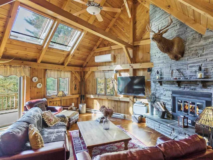 Cozy 4-bedroom Chalet With Indoor Fireplace - Hudson Valley, NY