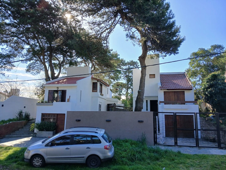 Hermosa Casa En Villa Gesell - Villa Gesell