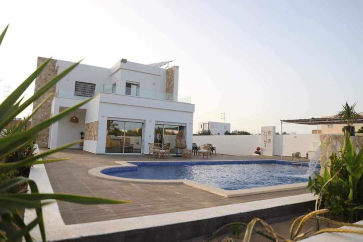 Belle Villa S+3 Avec Piscine - Djerba