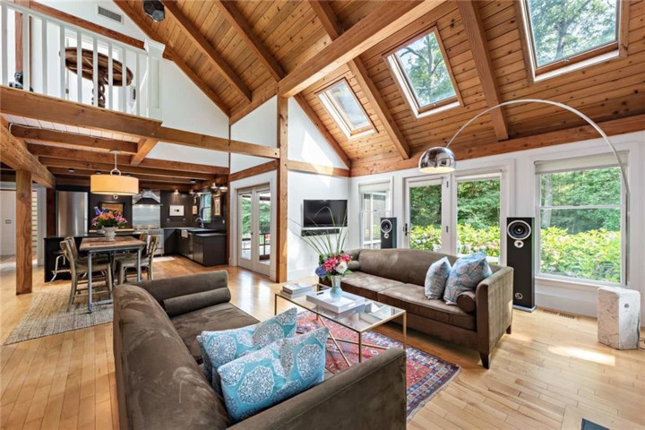 Modern Little Compton Cottage - Tiverton, RI