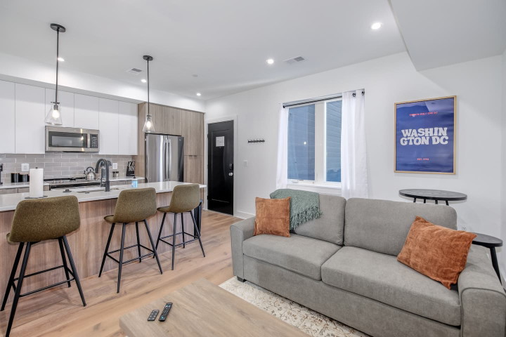 Modern 2br Capital Hill Apt - 3 Min Walk To Metro! - Washington, D.C.