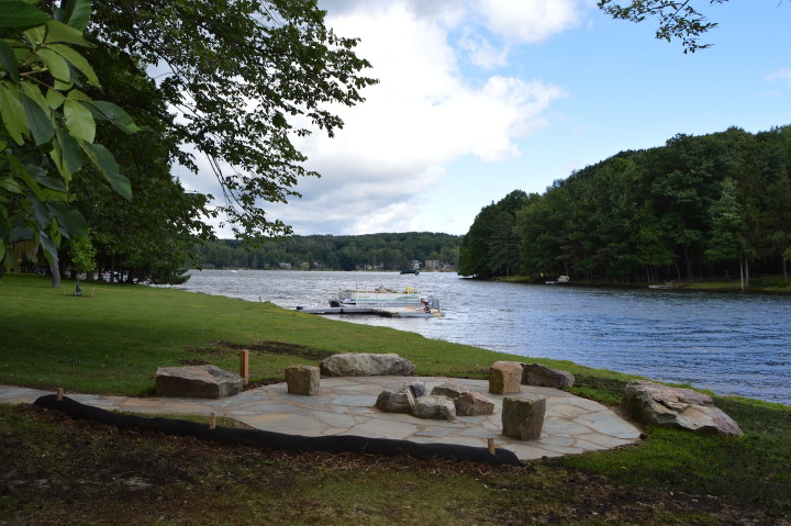 Lakefront With Large Private Lot - Treasure Lake, PA