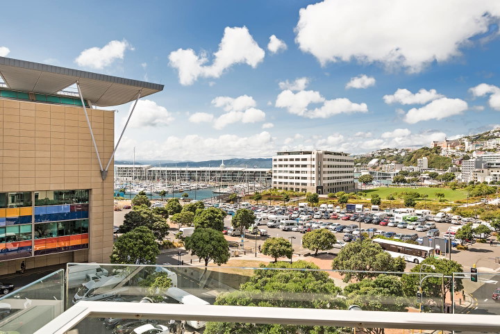 Marina View - 3 Bed Harbour View Apartment + Park - Wellington