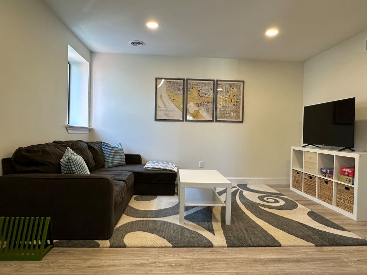 Bryn Mawr Duplex: 2nd Floor Apartment - Bryn Mawr, PA