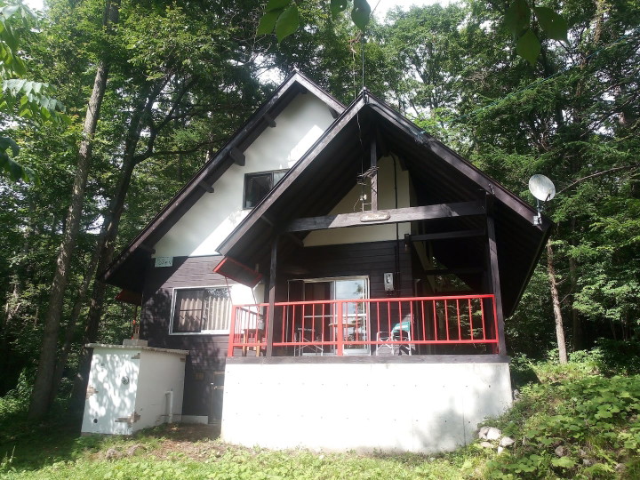 長野駅から車で30分の森の一棟貸し|スキー場近く・屋根付きbbqデッキ - Nagano