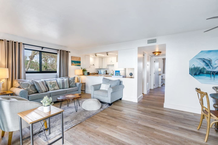 Stunning Views - Casual Lux Décor - Directly On The Beach - Jensen's On The Gulf - North Beach Suite 2 - Sanibel Island, FL
