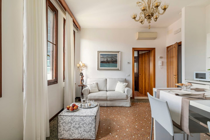 Santa Lucia Home | Quiet & Elegant | 7 Min Station - Venecia