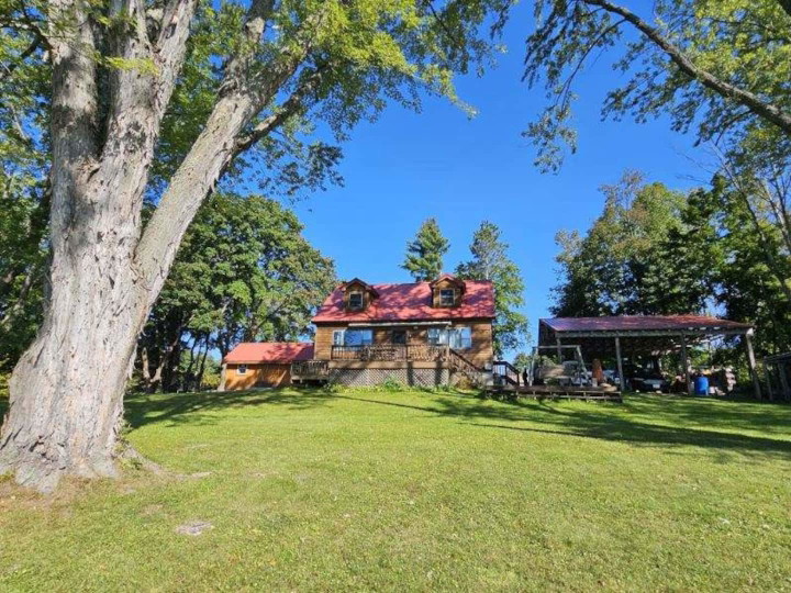 Friends R Family Lake House - Gloversville, NY