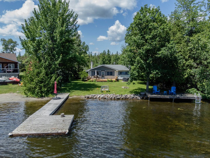 Waterfront Cottage On Sturgeon Lake. - Kawartha Lakes