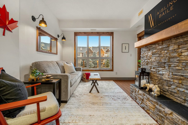 Red Maple Retreat | Hot Tub | Pool | Gas Fireplace - Radium Hot Springs