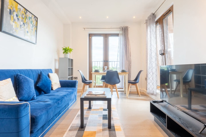 Skyline Luxe Two Bedroom Apartment - St Albans