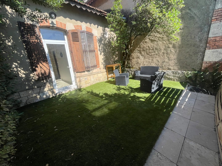 Maison De Charme En Pierre Avec Jardin Privé - Vauvert