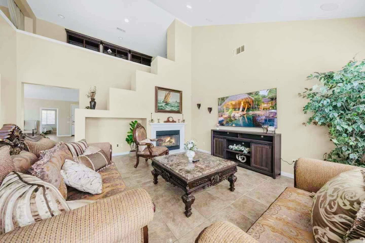 6br Retreat W/4 Downstairs Brs 5 Kings&foosball - Corona, CA