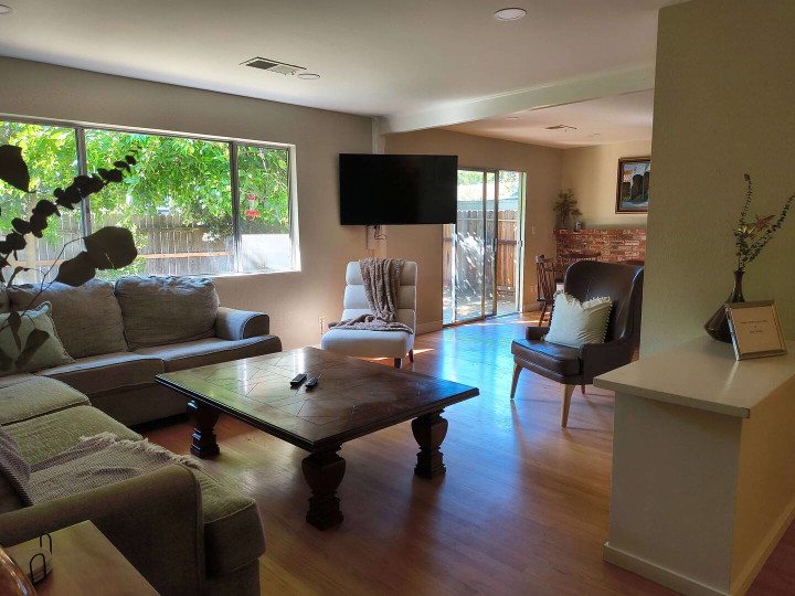 Beautiful Three Bedroom Home In Davis - Davis, CA
