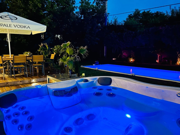 Luxury Retreat W/ Outdoor Pool & Dream Kitchen - Montreal