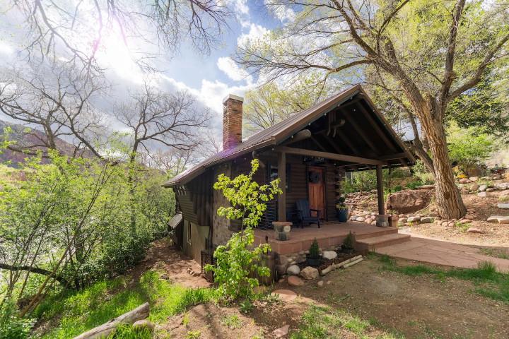 Lavender Lodge Riverside Mountain Cabin - Glenwood Springs, CO