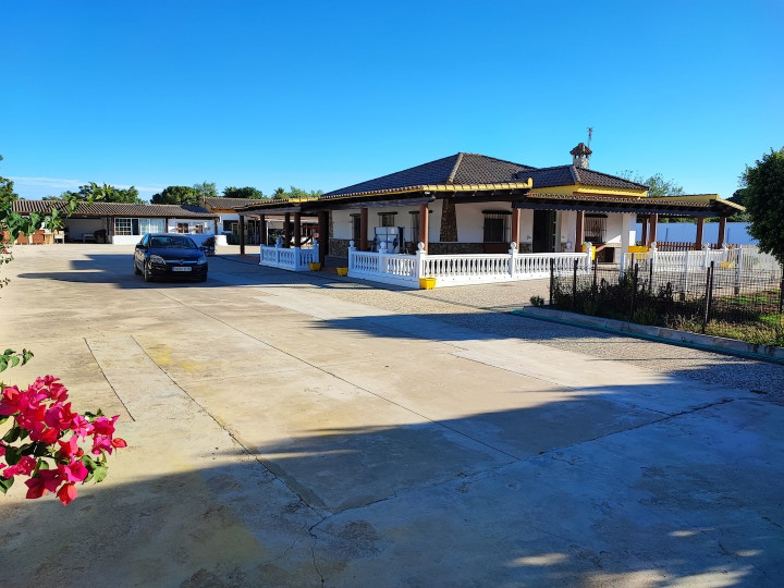 Hermosa Villa Con Piscina Cerca De Sevilla - Brenes