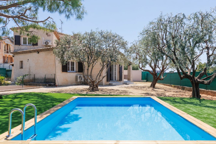 Maison De Charme Provençale Avec Piscine Chauffée - Nice