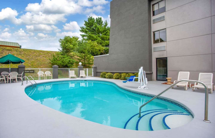King|la Quinta Roanoke Salem|seasonal Outdoor Pool - Roanoke, VA