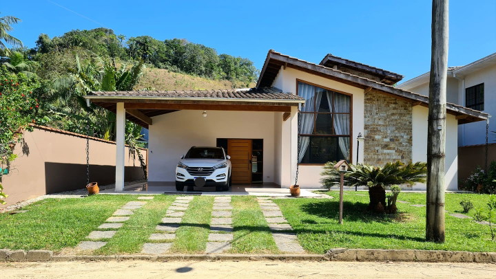 Casa Em Ubatuba Com Piscina Em Condomínio Fechado. - Ubatuba