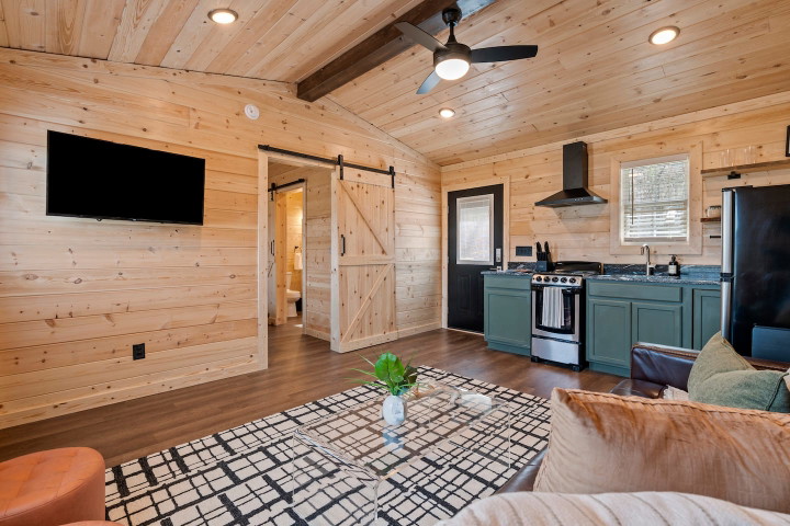 Red Door Cabin Two - Kentucky
