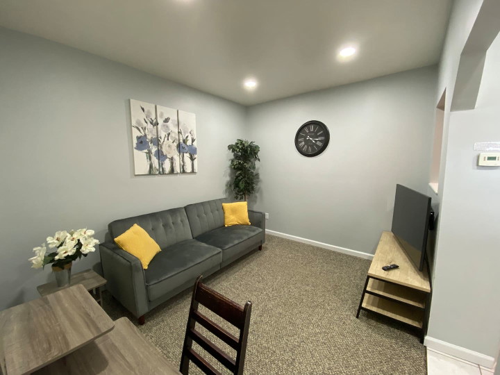 Cozy 1 Bedroom Apartment 10 Minutes From Downtown - Detroit