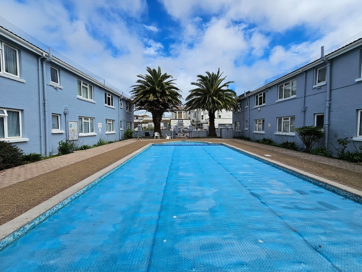 Lovely Seaside Apartment For 5 With Heated Pool - Paignton
