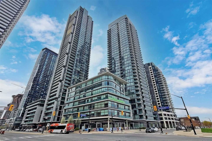 New Gorgeous 2bed 2bath By Sq1 - Mississauga