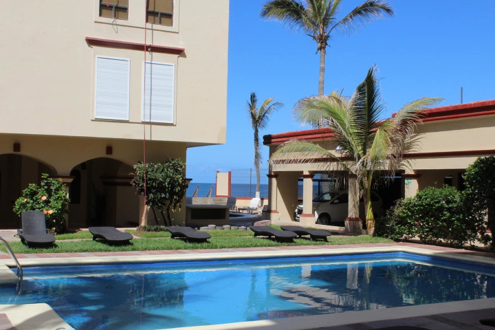 Spacious Beach Condo - Mazatlán