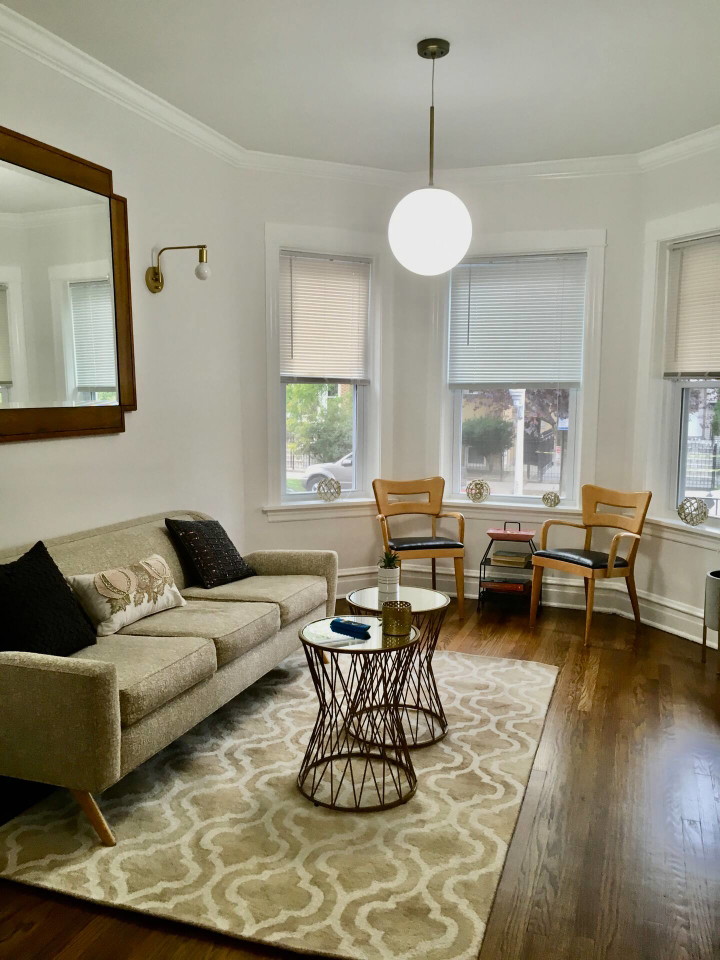 Stylish First Floor Large Flat, Balcony - Chicago, IL