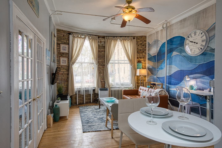 Downtown Getaway  Stay In "Darwin's Digs" - Minneapolis, MN