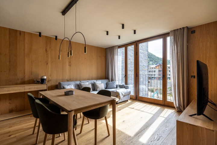 Luxurious Mountain Gem: Walk To Ski~gym~sauna~pool - Andorra