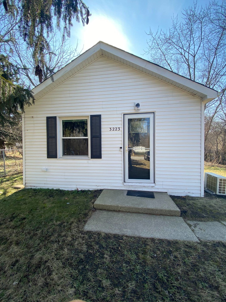 Super Comfy Luxurious Tiny Home! - Gary, IN
