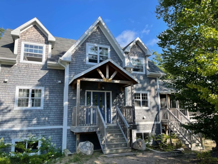 The Piping Plover - A Luxury, Waterfront Home - Canada