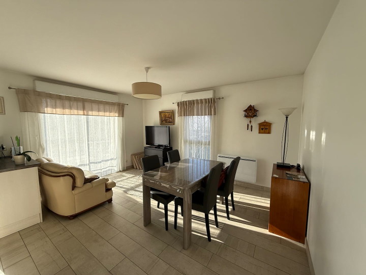 Appartement En Résidence Calme, Place De Parking - Chantilly