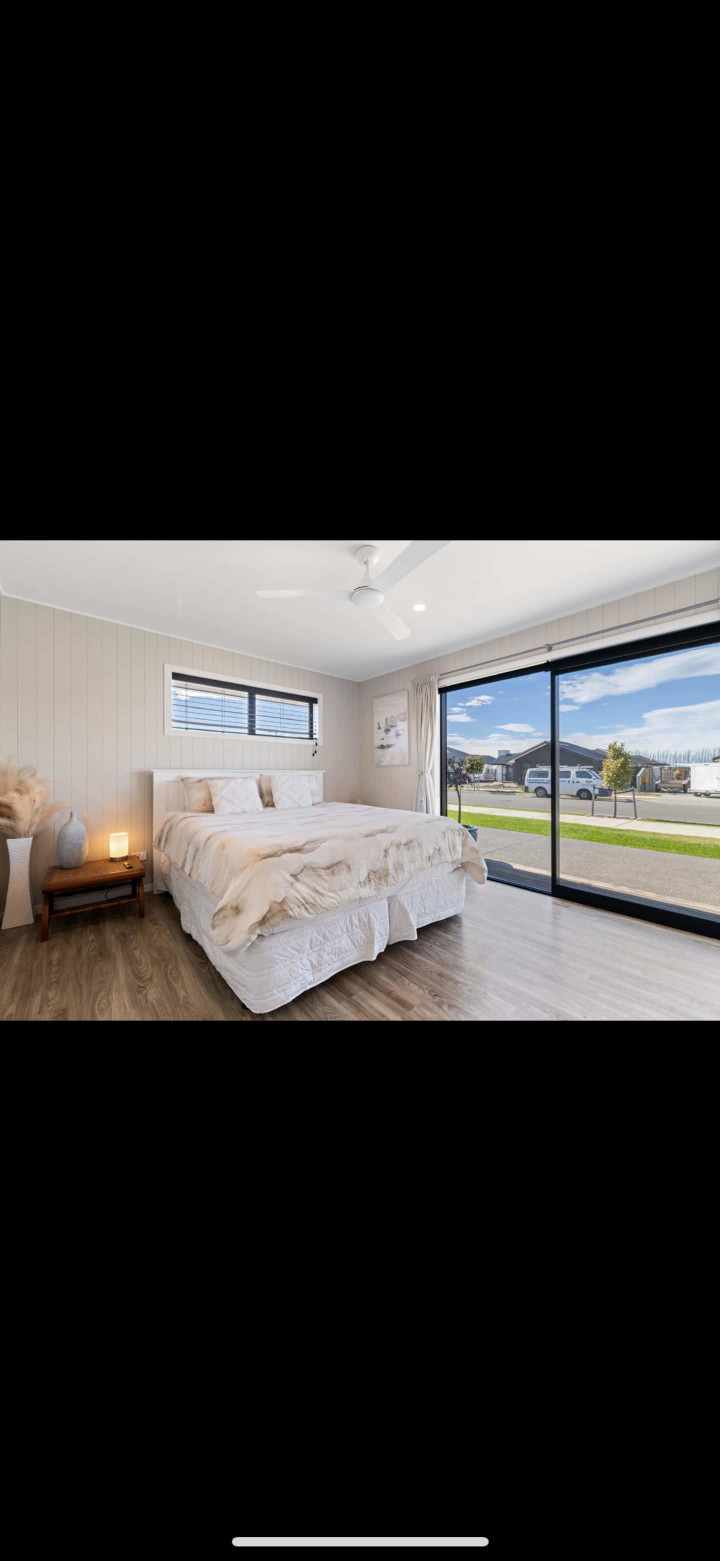 Modern Home Away From Home - Blenheim