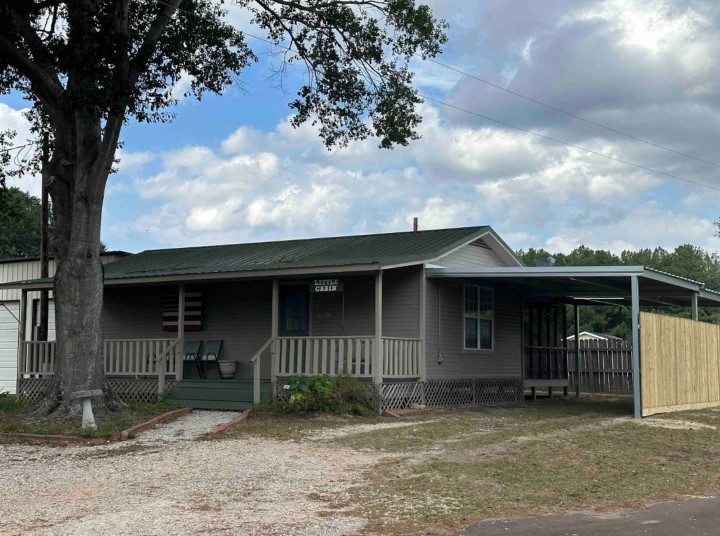 The Little Cabin - Sam Rayburn, TX