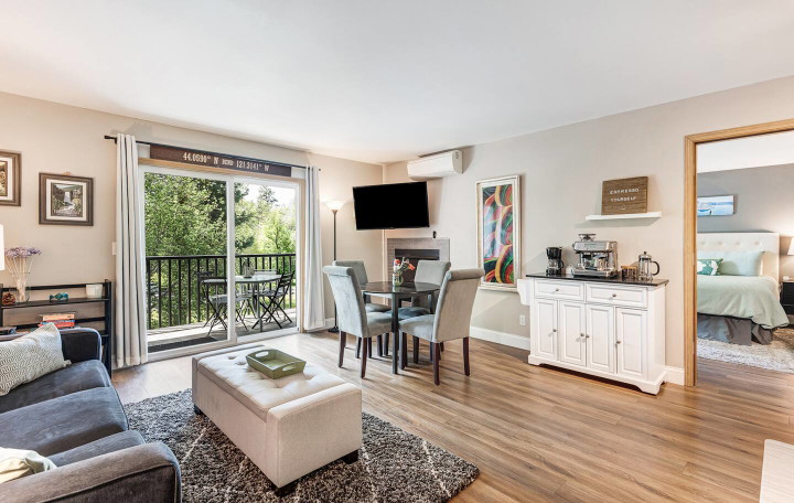 Downtown Condo With Private Balcony & Grill! - Bend, OR