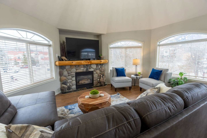 Riverside Chalet + Suite. Enormous Space - Fernie