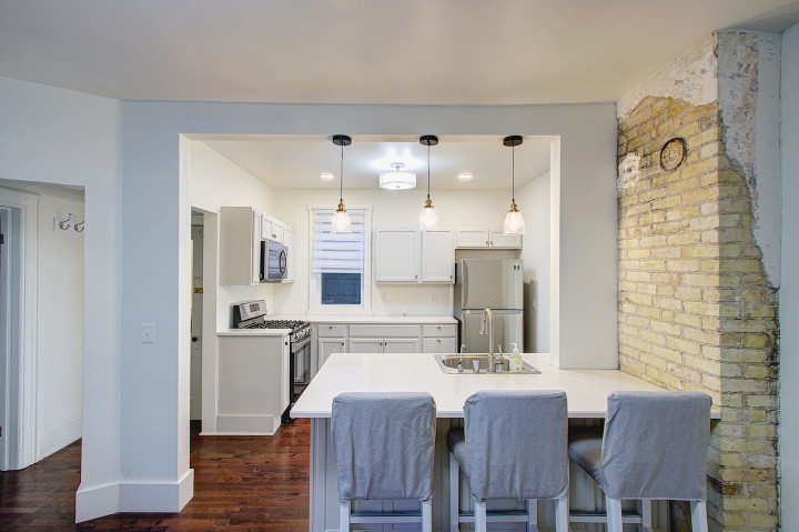 Charming 1 Bd Upper Level In Great Location! - Milwaukee