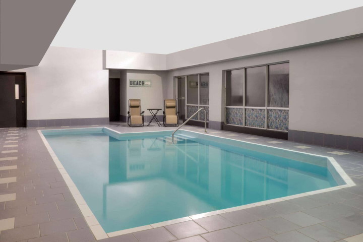 King Suite | Travelodge Miramichi | River View - Miramichi