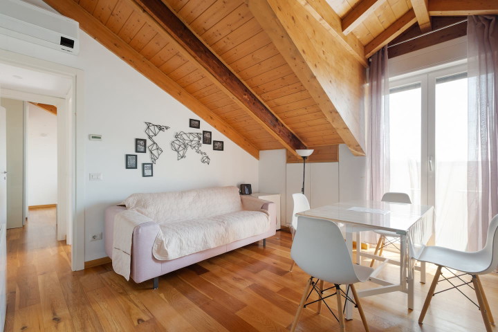 Guesthost- Milano Lambrate Cosy Balcony Apartment - Milan Linate Airport (LIN)