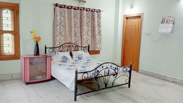 Spacious Room With Attached Bathroom - Agartala