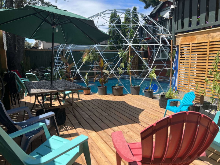 Poolside Hideaway Heated Pool Sleeps 6+ - Saanich